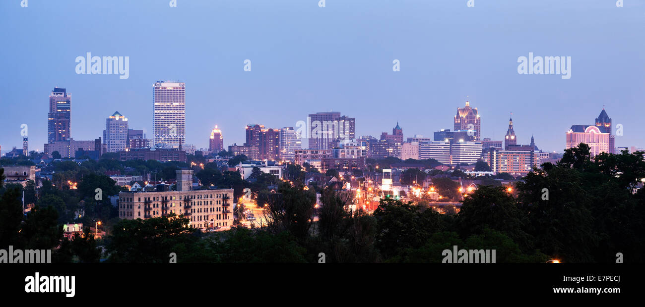 Milwaukee skyline sunset hi-res stock photography and images - Alamy