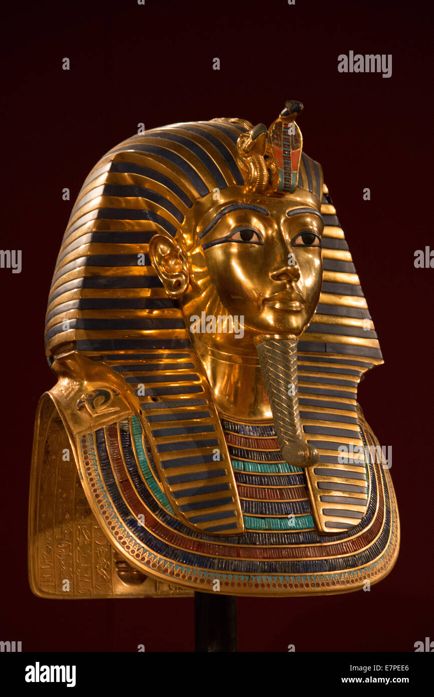 King tut mask hi-res stock photography and images - Alamy