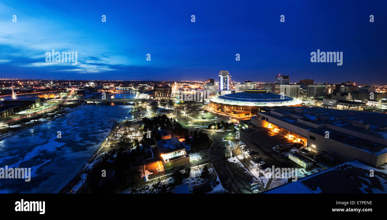 Skyline of kansas city at night hi-res stock photography and images - Alamy