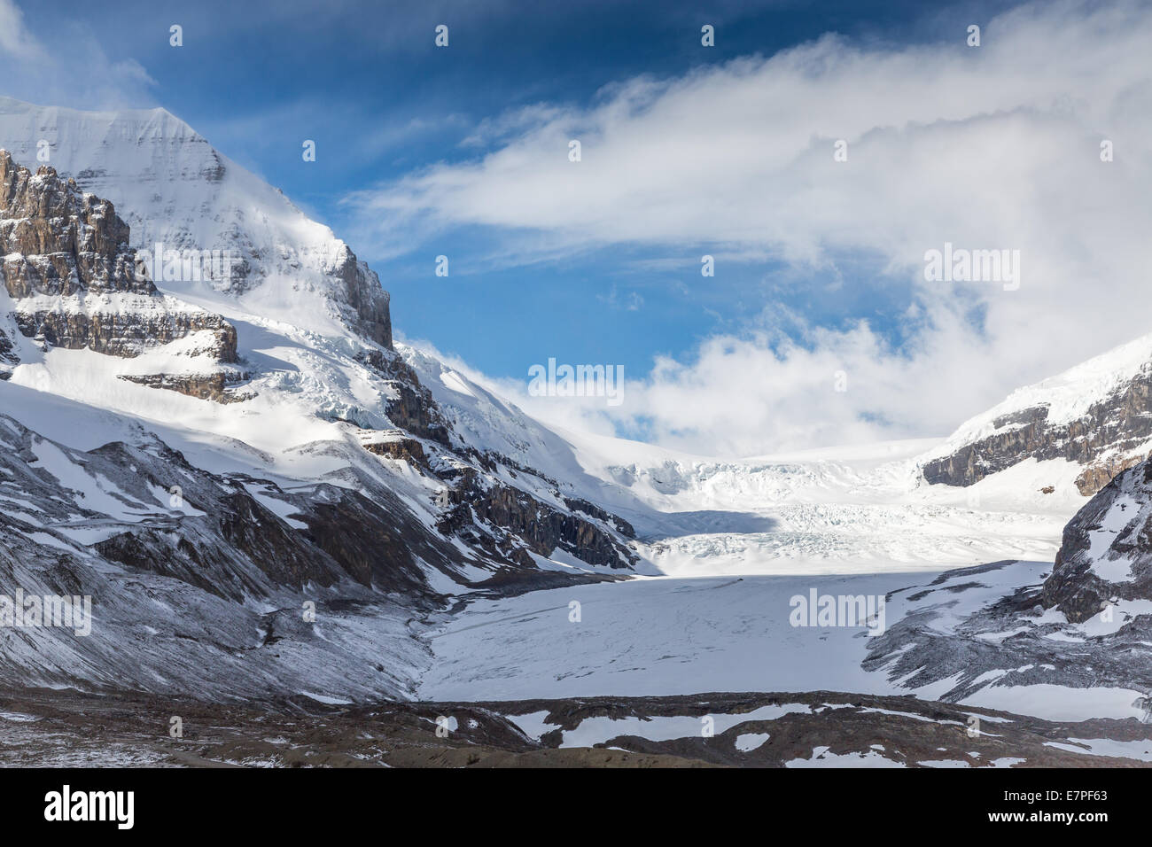 View of the Columbia Icefield, on the Icefields Parkway, Jasper ...
