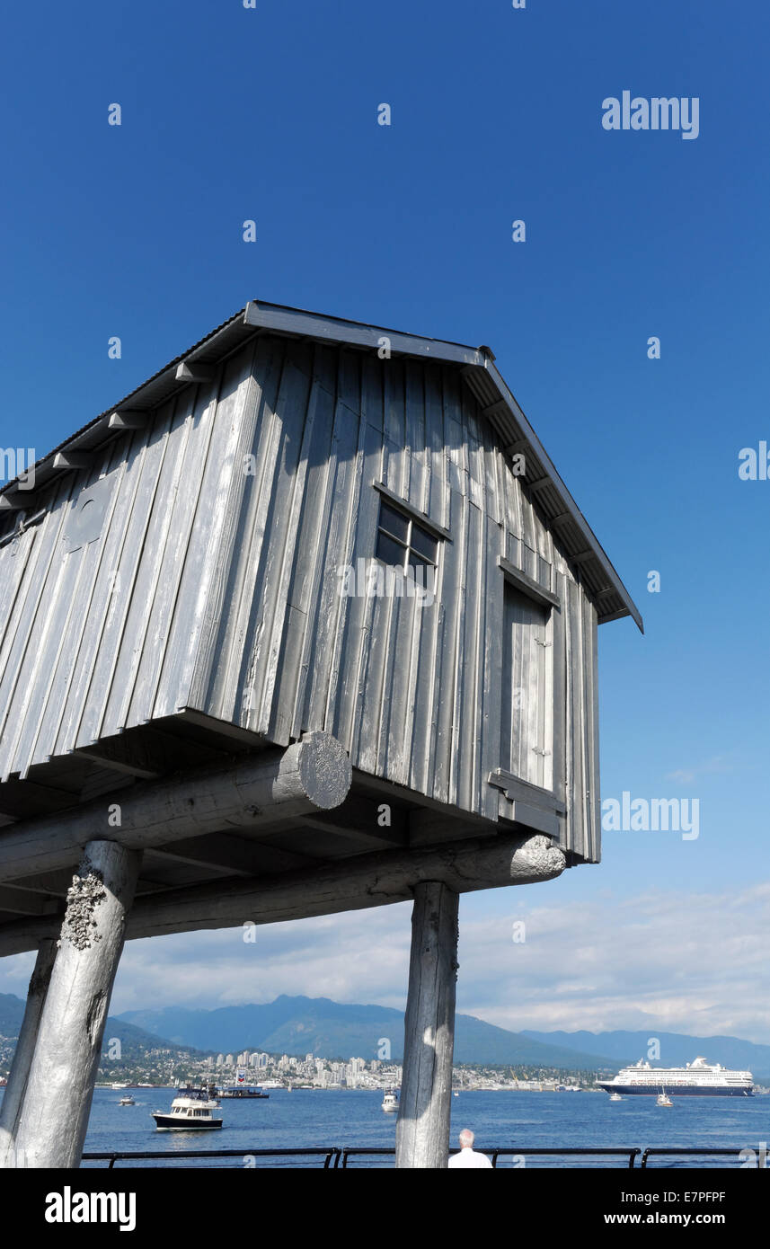 Shack on stilts hi-res stock photography and images - Alamy