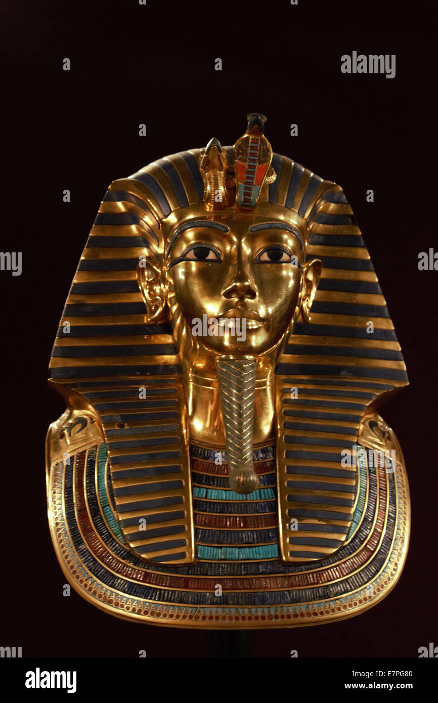 Tutankhamun death mask hi-res stock photography and images - Alamy