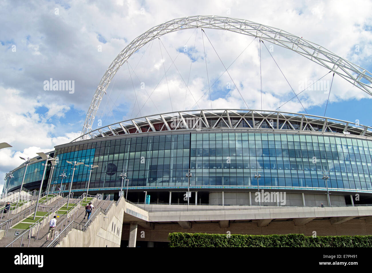 Wembley stadium arch hi-res stock photography and images - Alamy