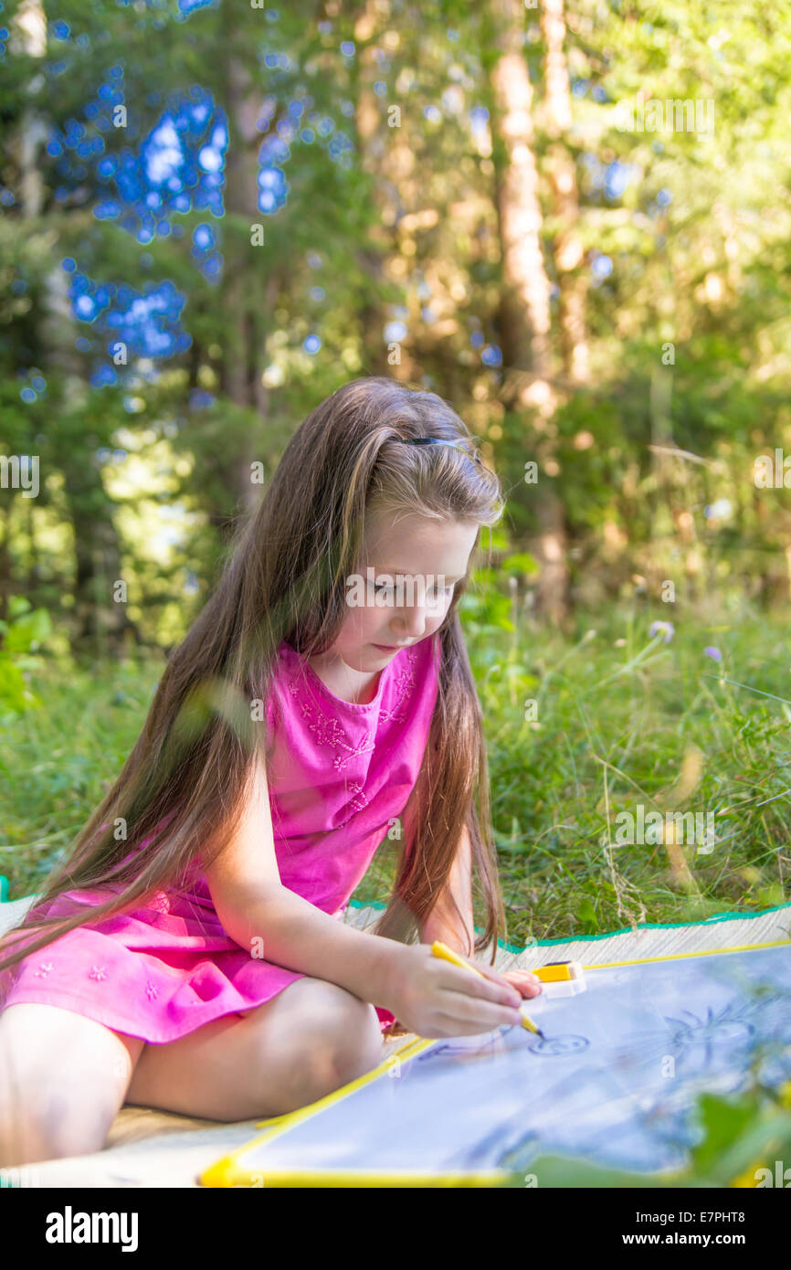 Little girl drawing outdoors Stock Photo - Alamy