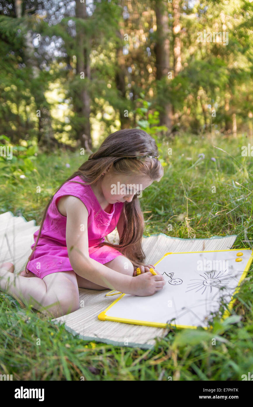 Little girl drawing outdoors Stock Photo - Alamy