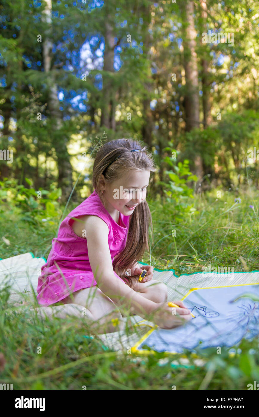 Little girl drawing outdoors Stock Photo - Alamy