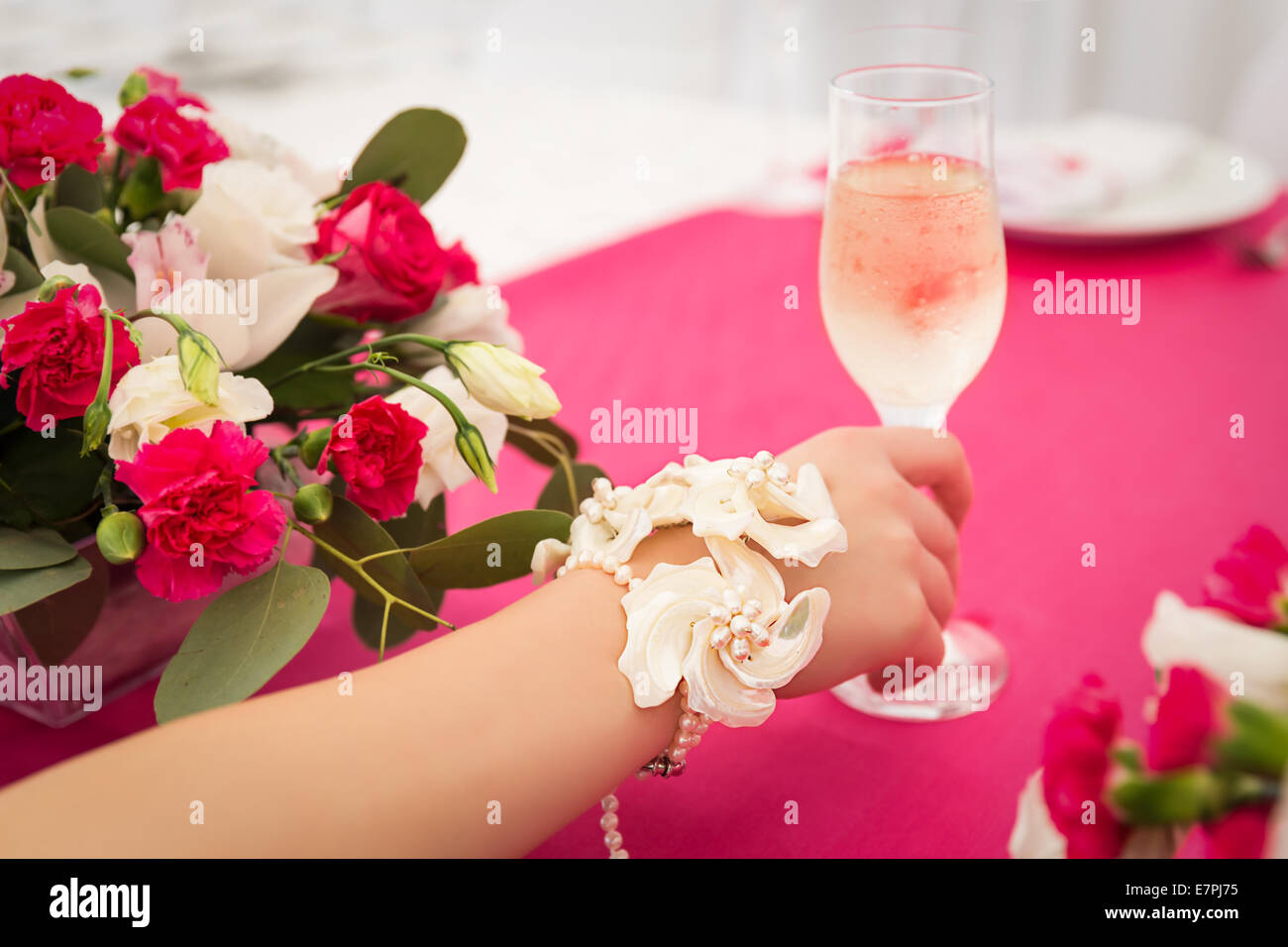 Bar poses hi-res stock photography and images - Alamy