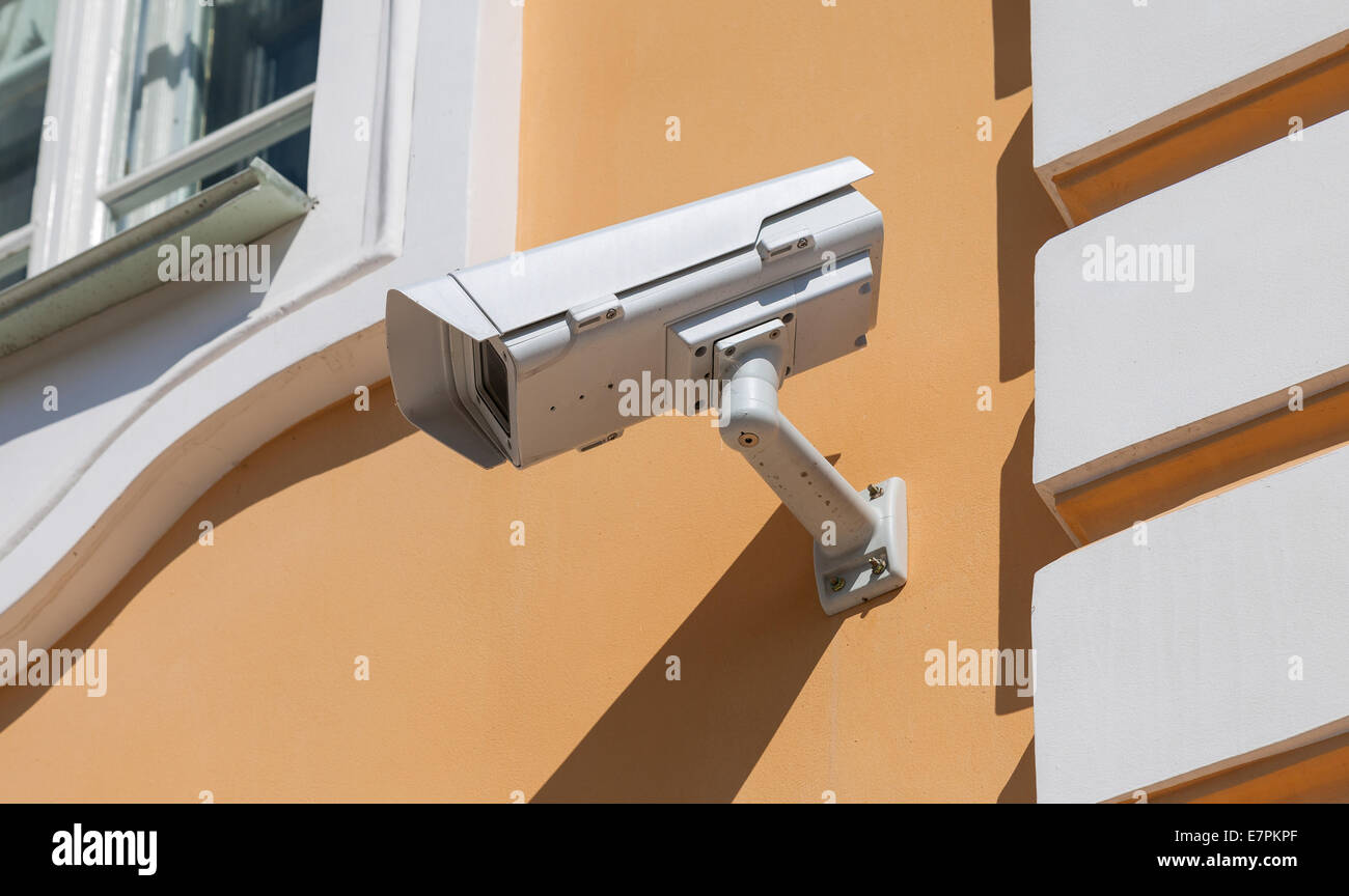 Cctv security camera wall hi-res stock photography and images - Alamy