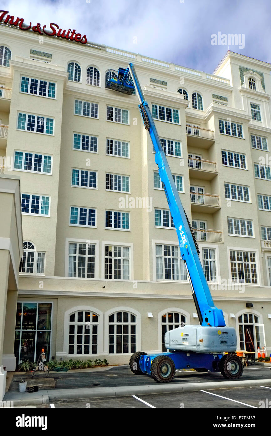 Window washing a seven story tall building Stock Photo - Alamy