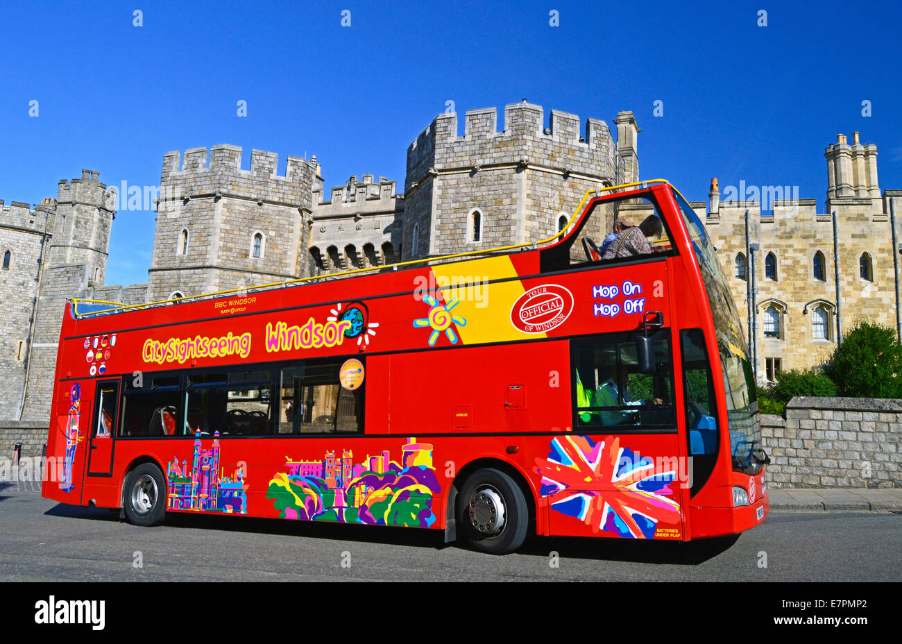 Windsor Castle and sightseeing bus, Royal Borough of Windsor and ...