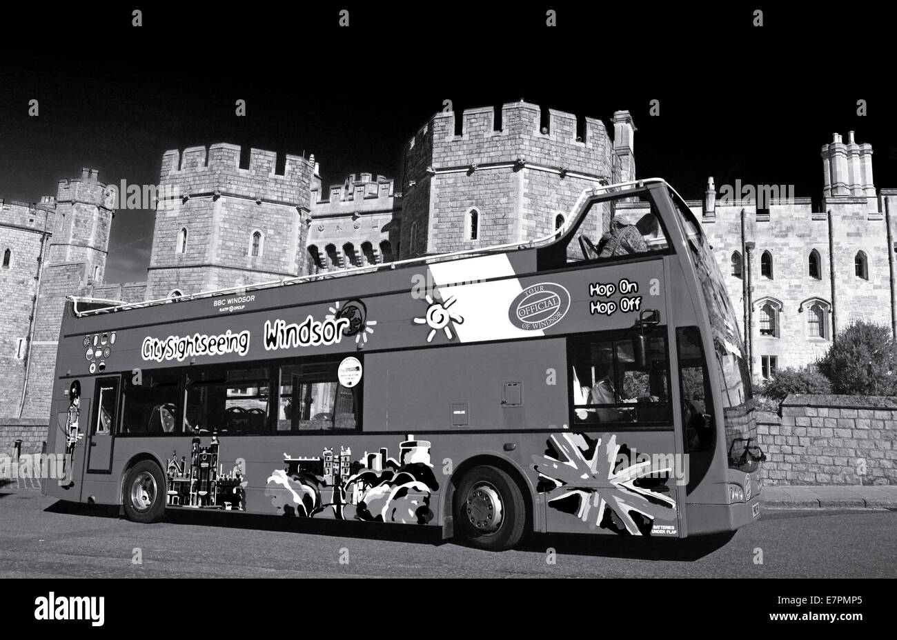 Windsor Castle and sightseeing bus, Royal Borough of Windsor and ...