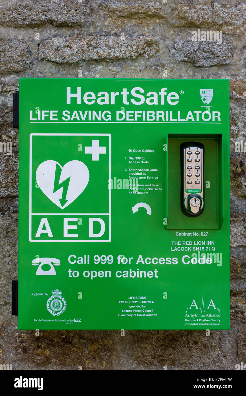 Heartsafe defibrillator hi-res stock photography and images - Alamy