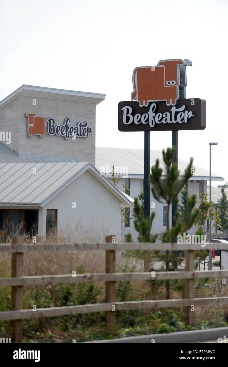 Beefeater restaurant sign hi-res stock photography and images - Alamy