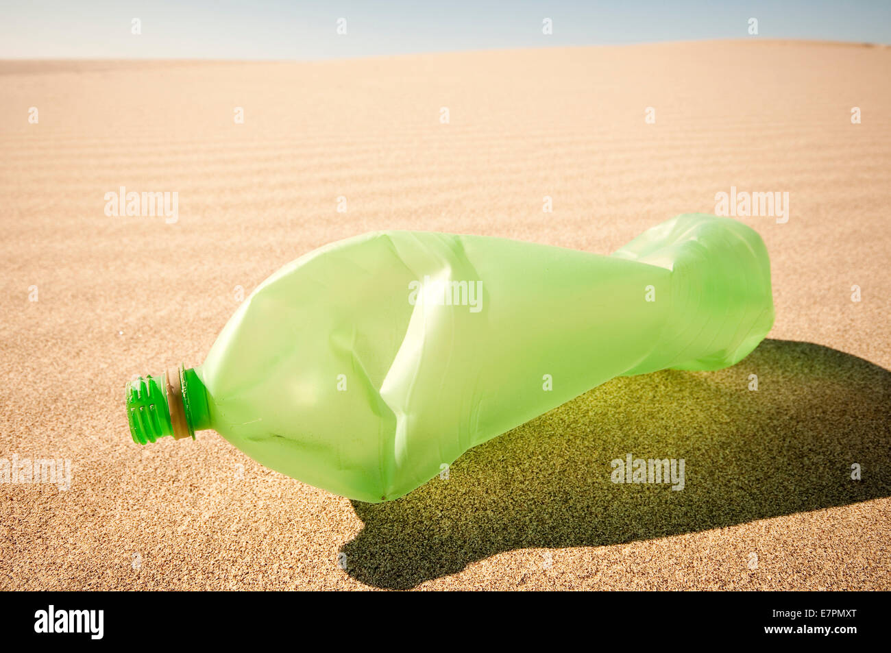 Plastic pollution environment hi-res stock photography and images - Alamy