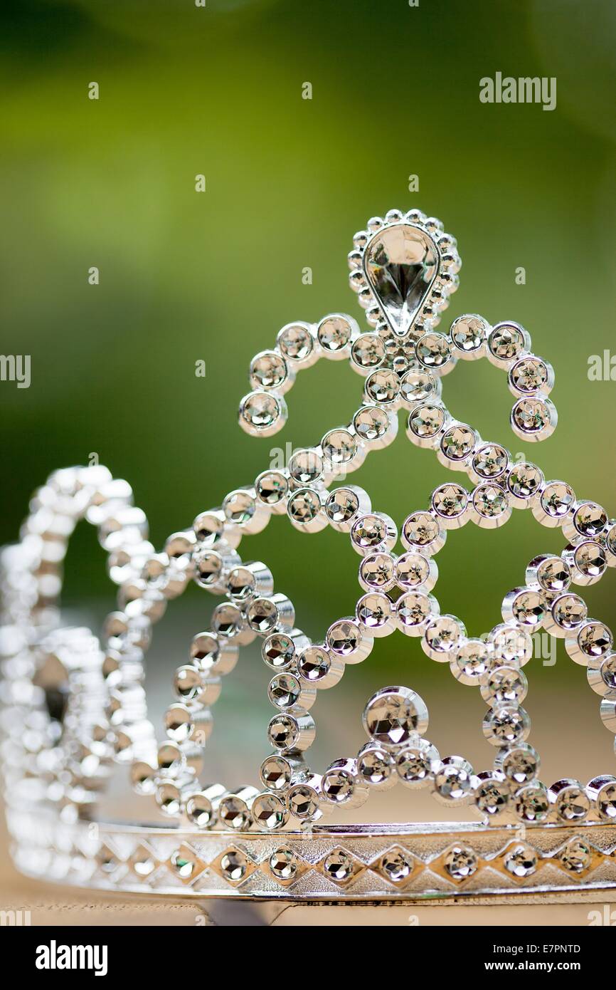 Girl's princess tiara Stock Photo - Alamy