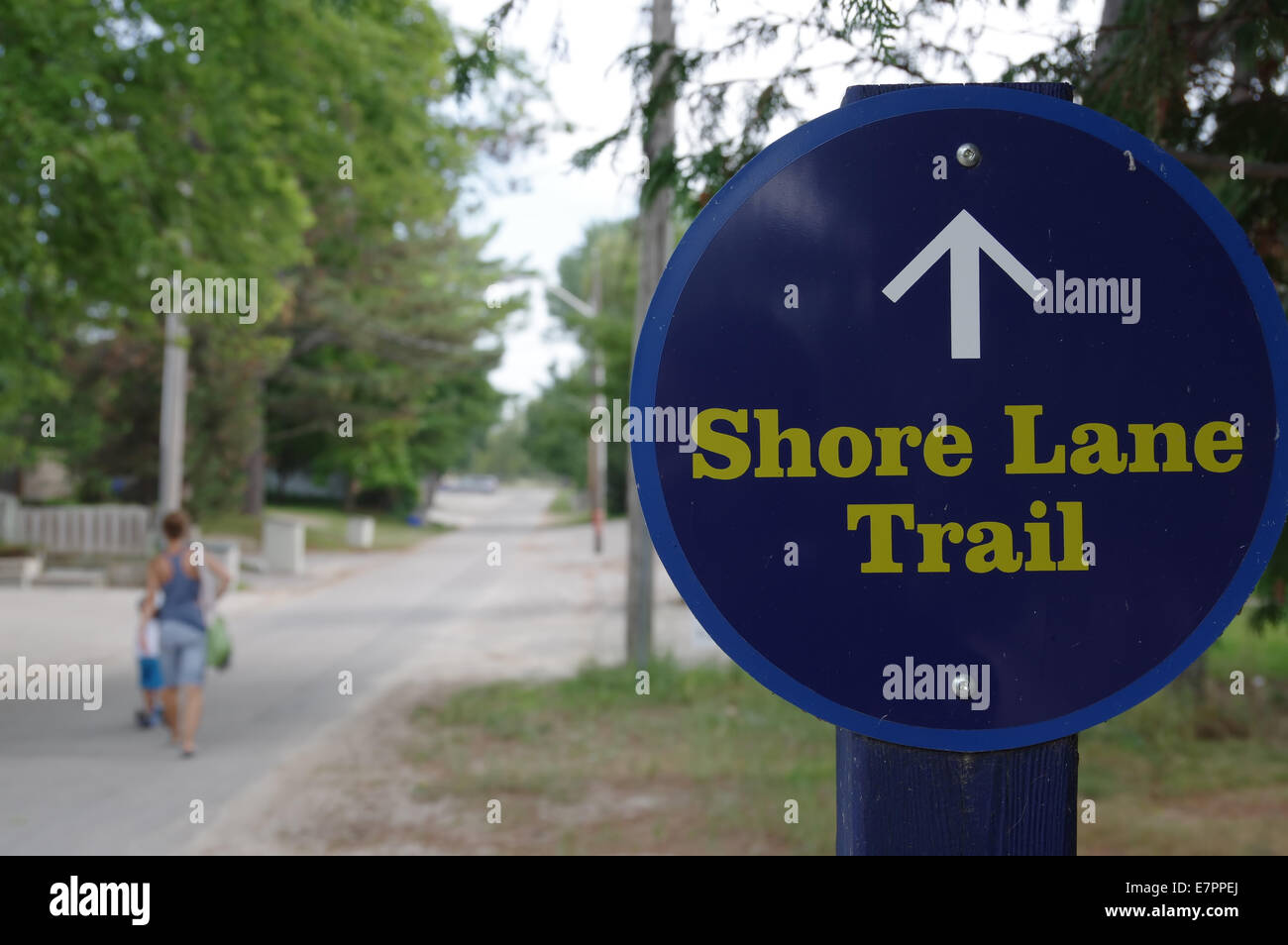 Shore line trail directional sign - Wassaga beach, ON Stock Photo - Alamy