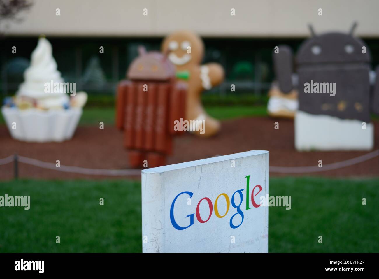 The Googleplex campus at the worldwide headquarters in Silicon Valley ...