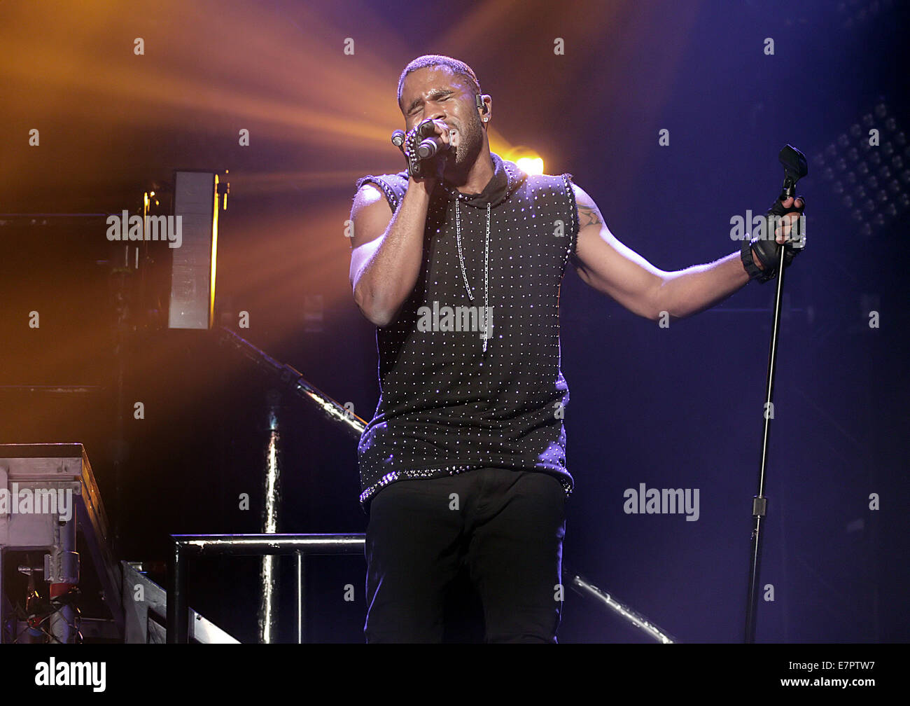Jason Derulo performing live on stage at Manchester O2 Apollo Featuring ...