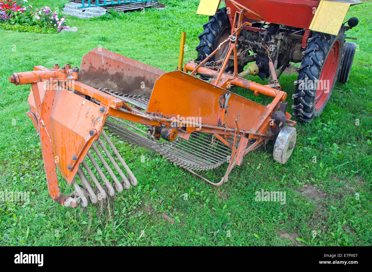 Potato harvesting machine hi-res stock photography and images - Alamy