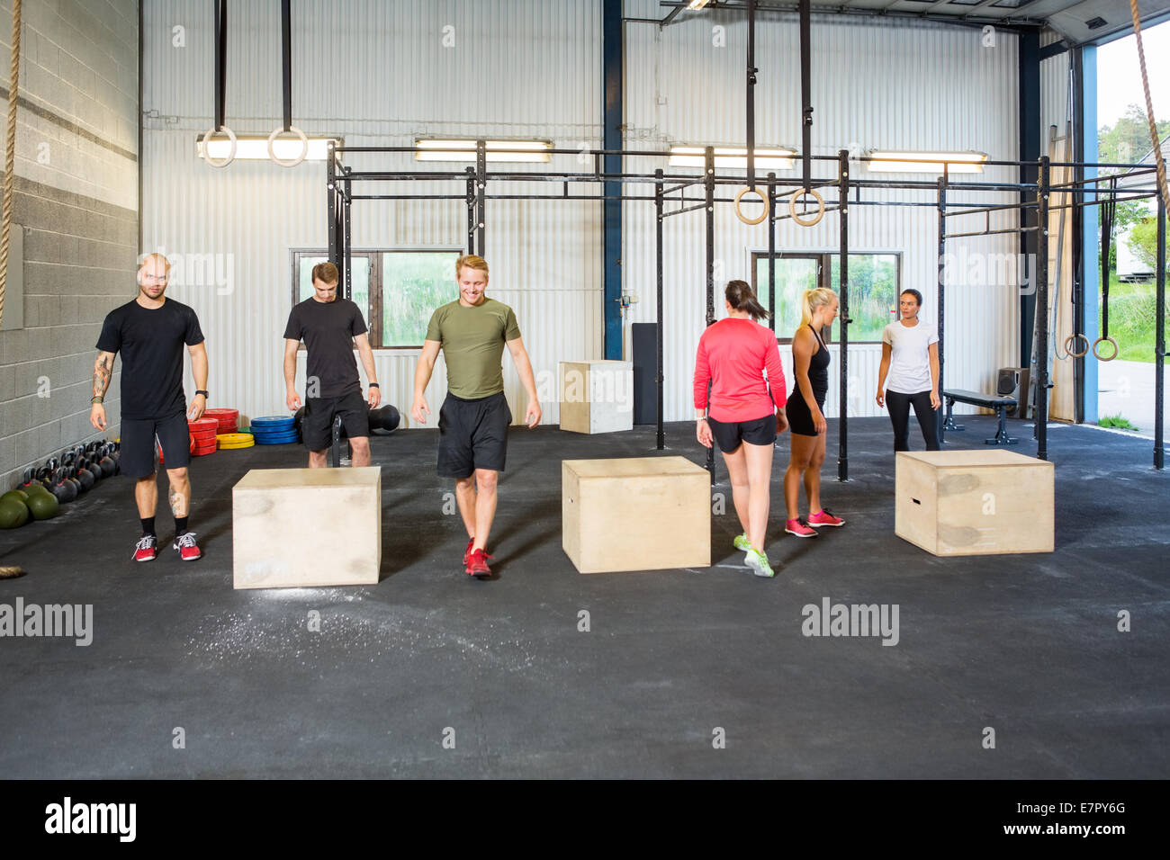 Athletes In Box Jumping Class Stock Photo - Alamy