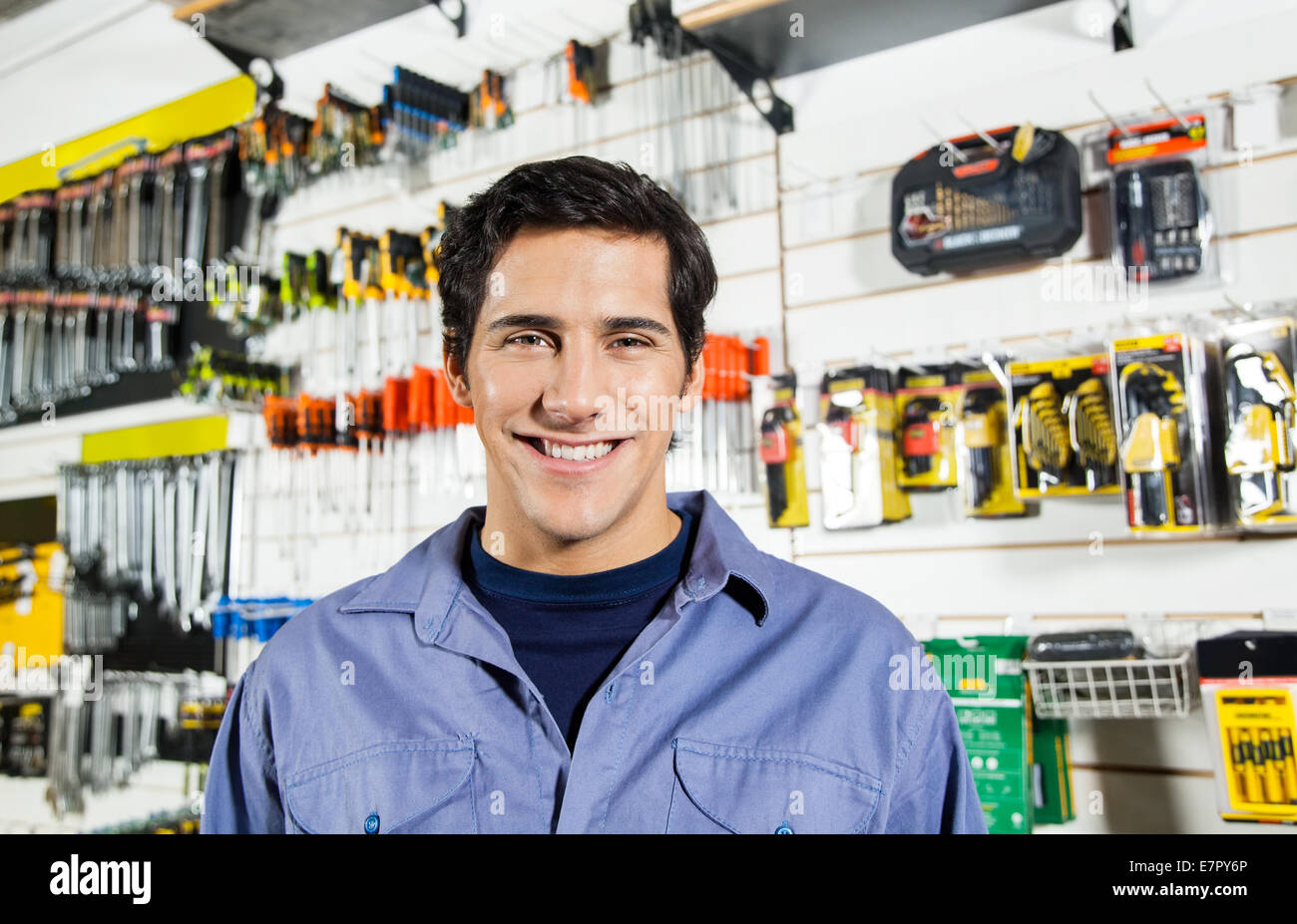 Hardware shop front hi-res stock photography and images - Alamy