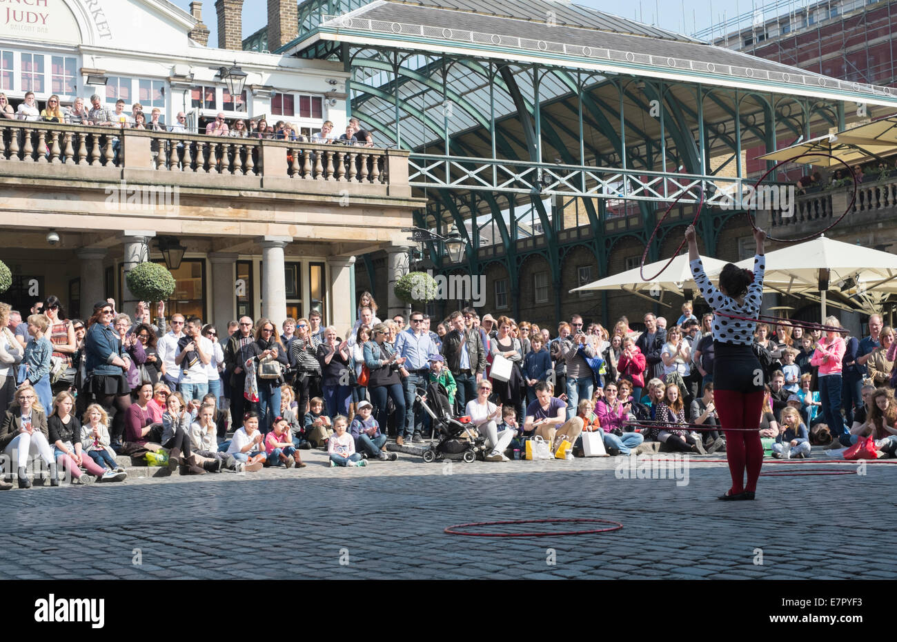 Street performers at London's Covent Garden Stock Photo - Alamy