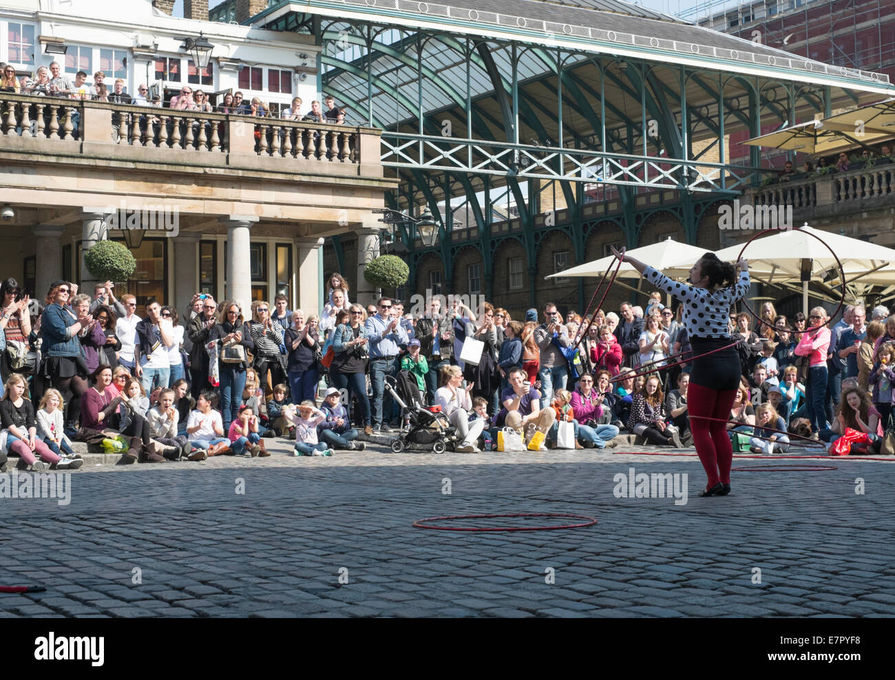 Street performers at London's Covent Garden Stock Photo - Alamy