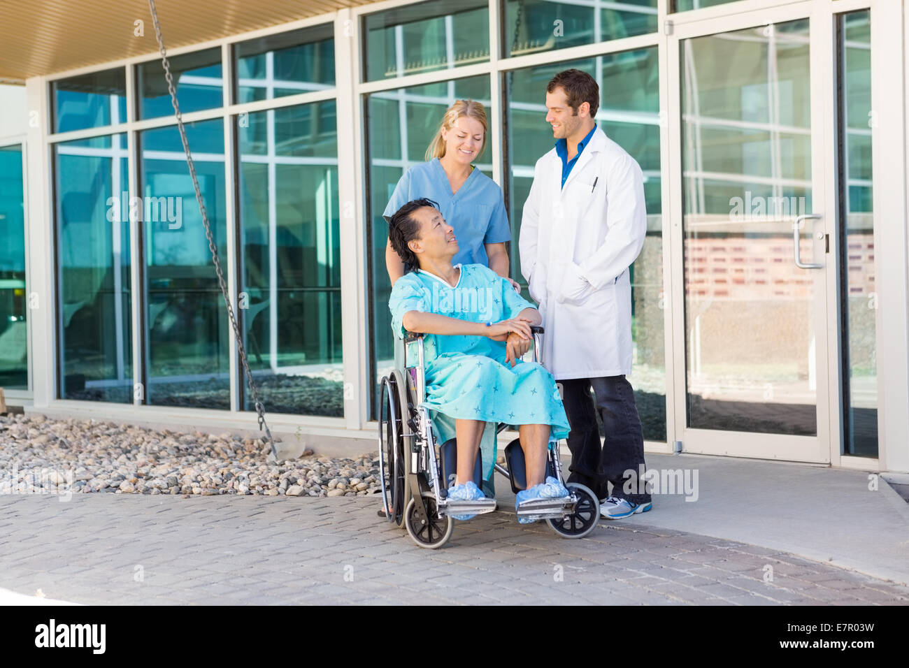 Doctor hospital outside walk hi-res stock photography and images - Alamy