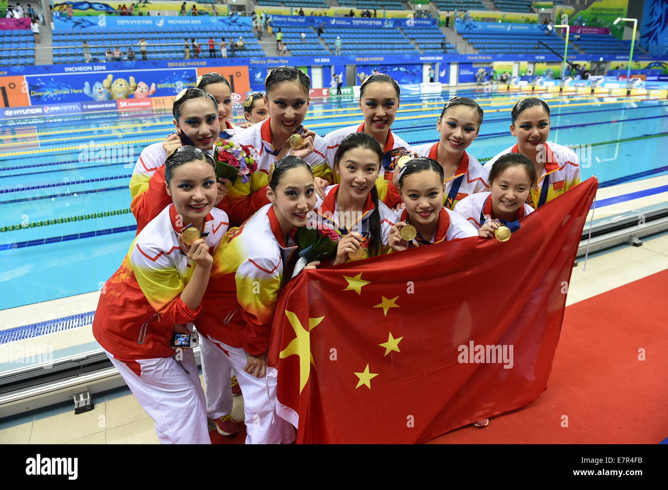 Incheon, South Korea. 23rd Sep, 2014. Swimmers of China pose for group ...