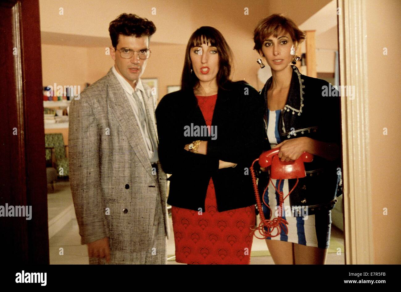 Mujeres al borde de un ataque de nervios Women on the Verge of a ...