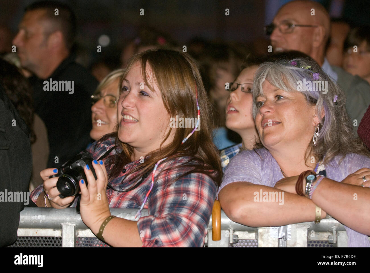 Concert front view stage crowd hi-res stock photography and images - Alamy