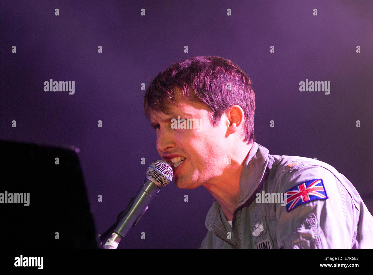 Musical awards mic hi-res stock photography and images - Alamy