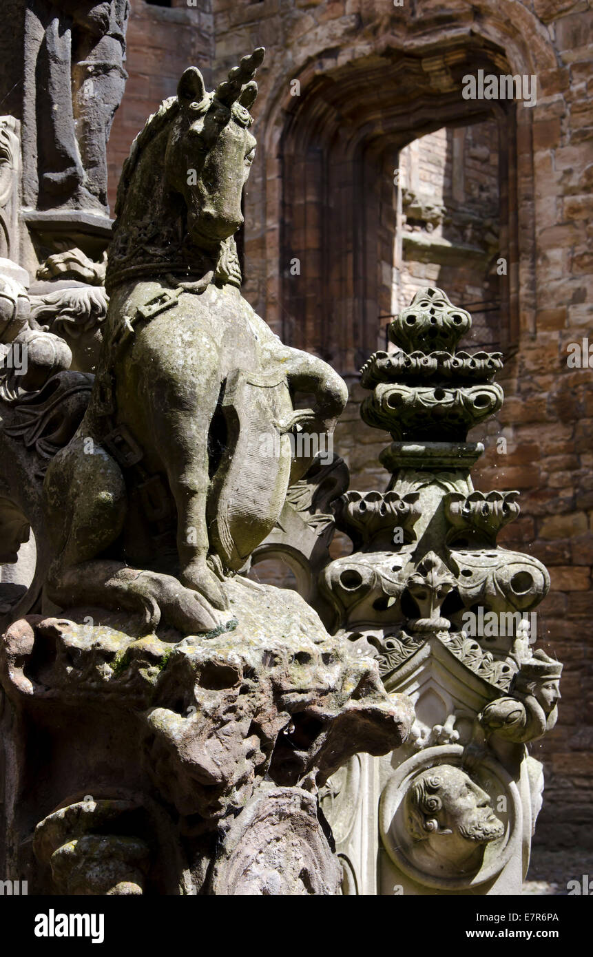 Linlithgow Palace Fountain High Resolution Stock Photography and Images ...