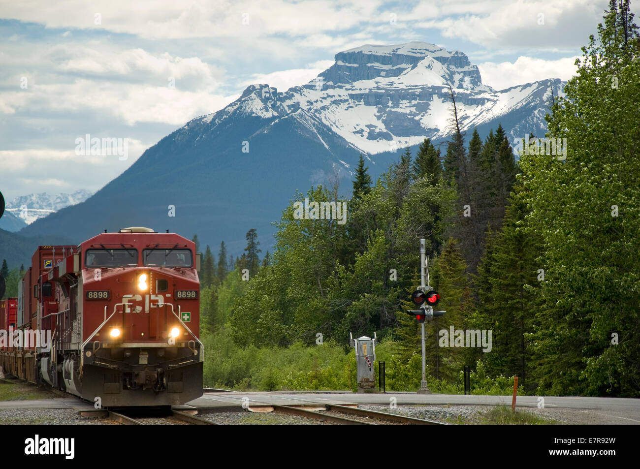 Canada train banff hi-res stock photography and images - Alamy