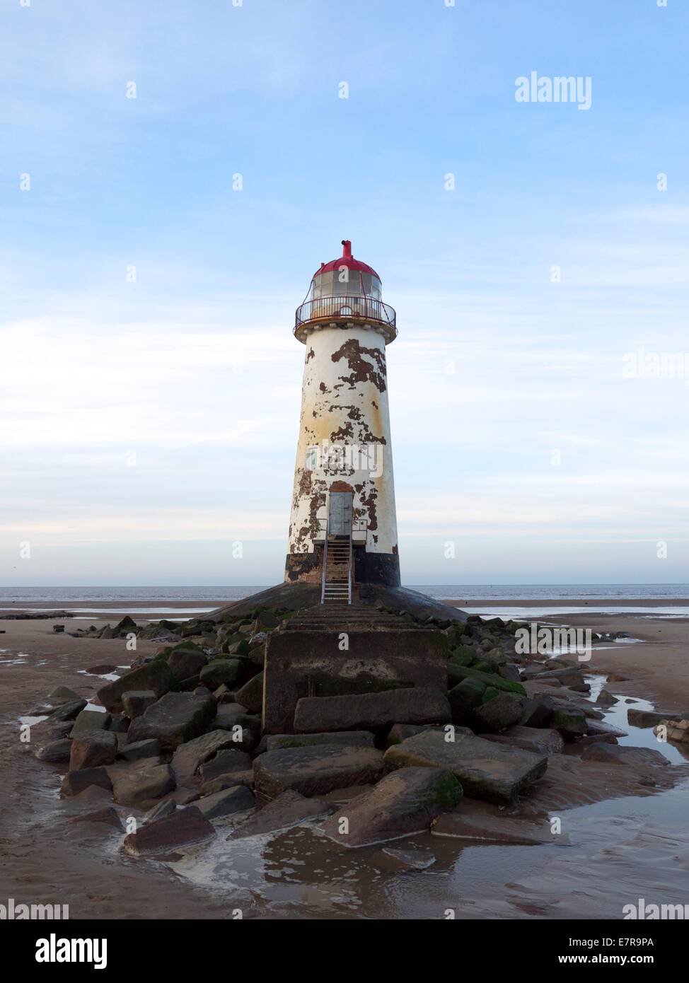Abandoned lighthouse hi-res stock photography and images - Alamy
