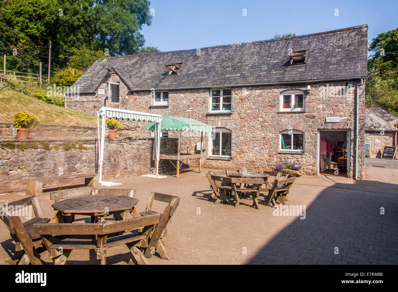Dartington cider press hi-res stock photography and images - Alamy