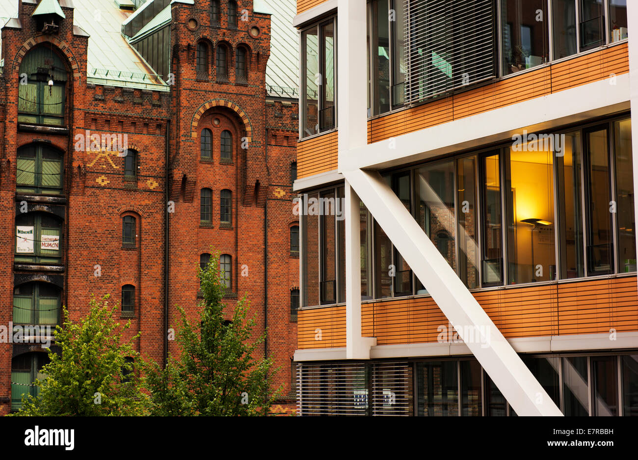 Warehouse district architecture hi-res stock photography and images - Alamy