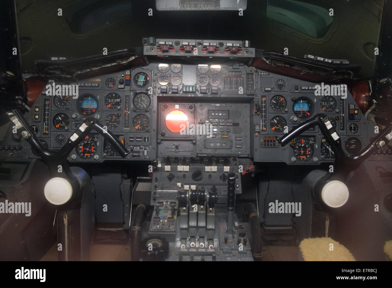 Concorde cockpit hi-res stock photography and images - Alamy