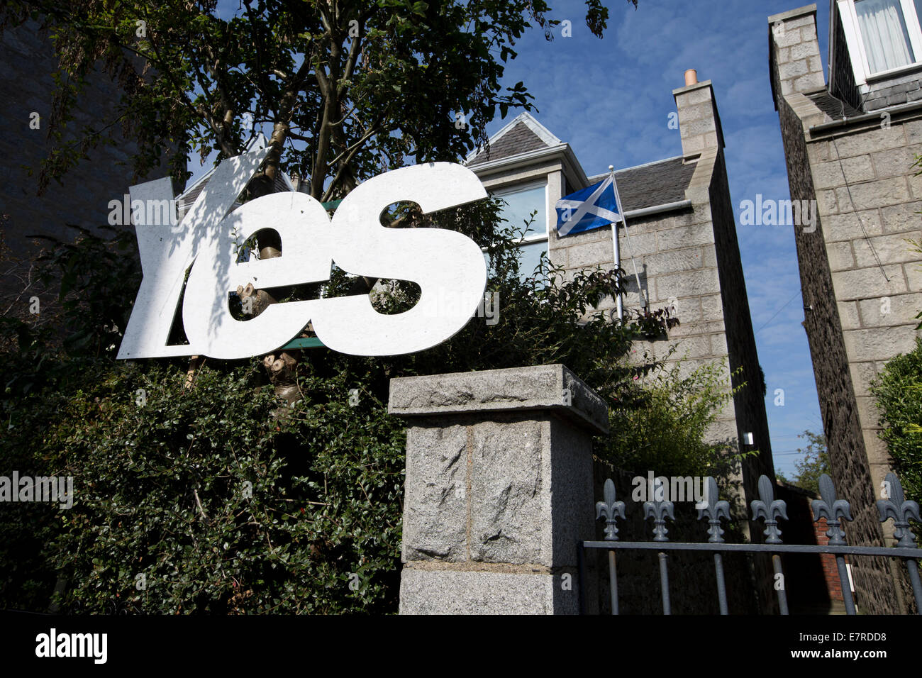 A pro-independence Yes Scotland sign on display outside a house in ...