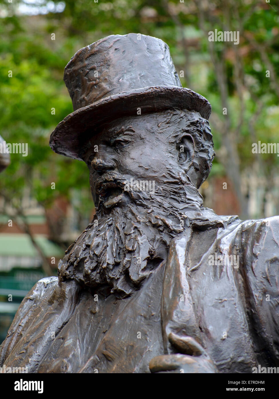Statues in King George Square Stock Photo - Alamy