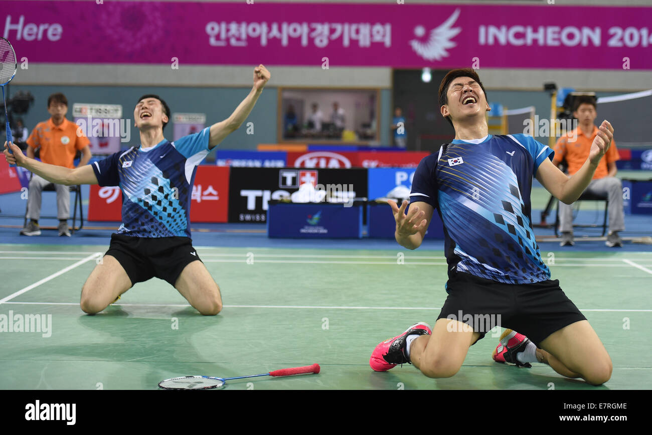 Incheon, South Korea. 23rd Sep, 2014. Yoo Yeonseong (L) and Lee Yongdae ...