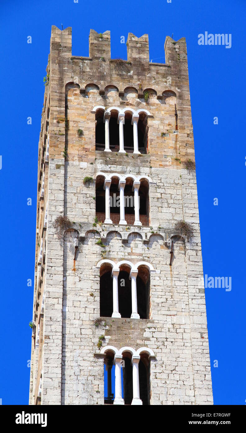 Medieval tower hi-res stock photography and images - Alamy