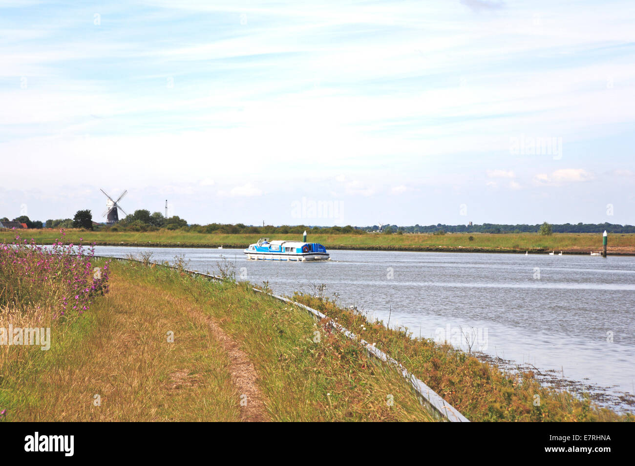 A view of the Angles Way long distance path by Breydon Water at Burgh ...