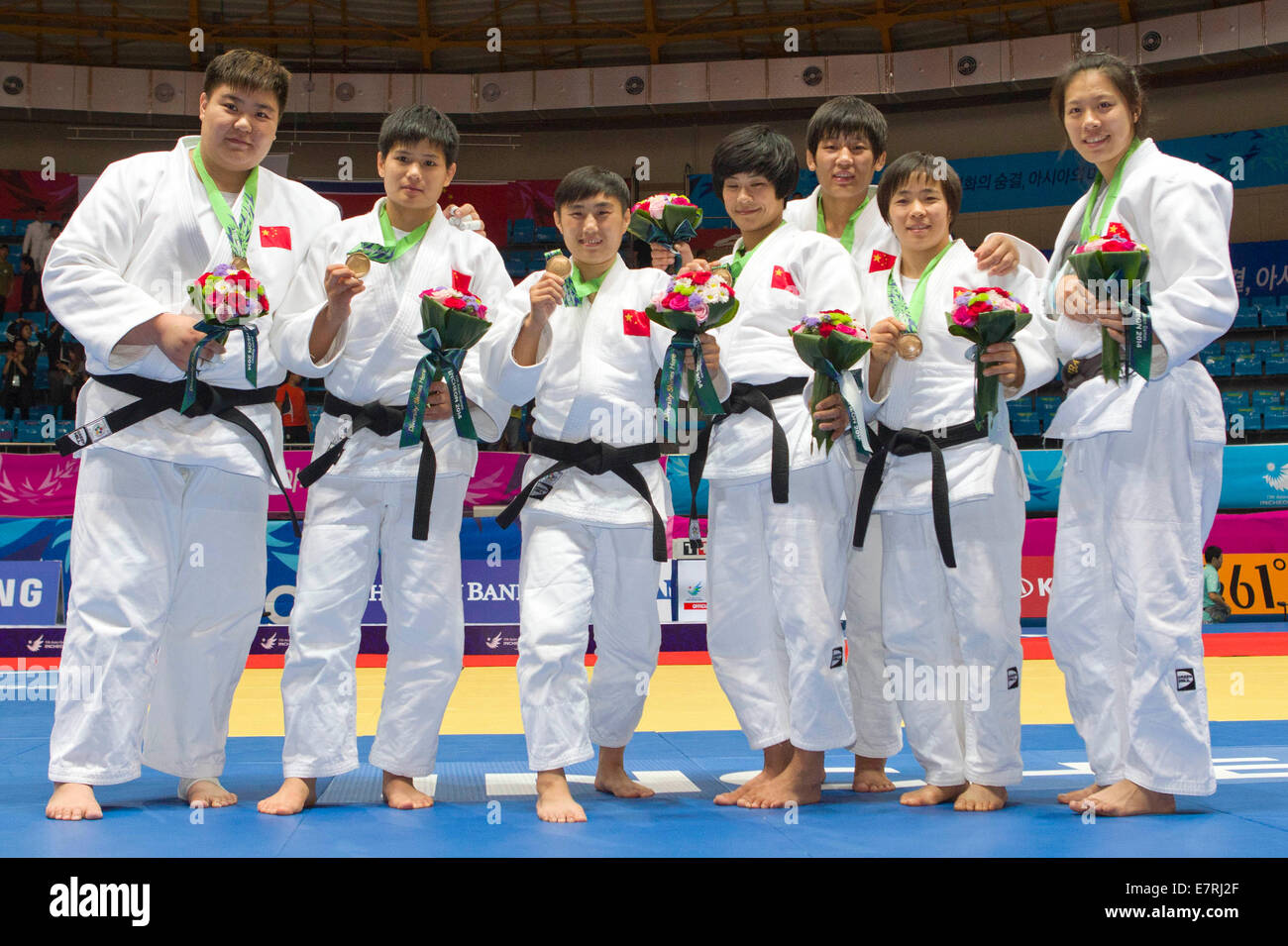 Incheon, South Korea. 23rd Sep, 2014. Chinese athletes pose for group ...