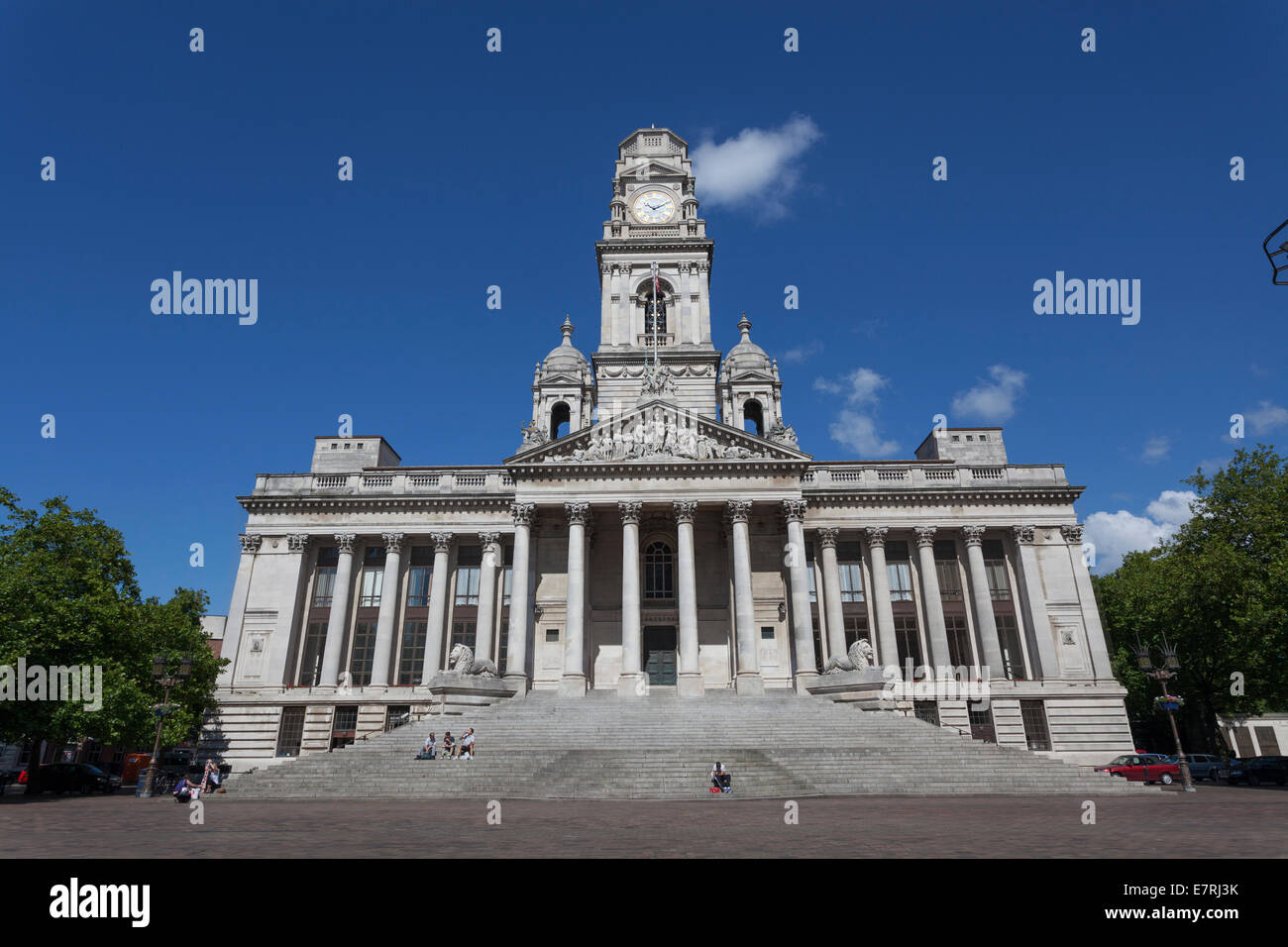 Portsmouth guildhall hi-res stock photography and images - Alamy