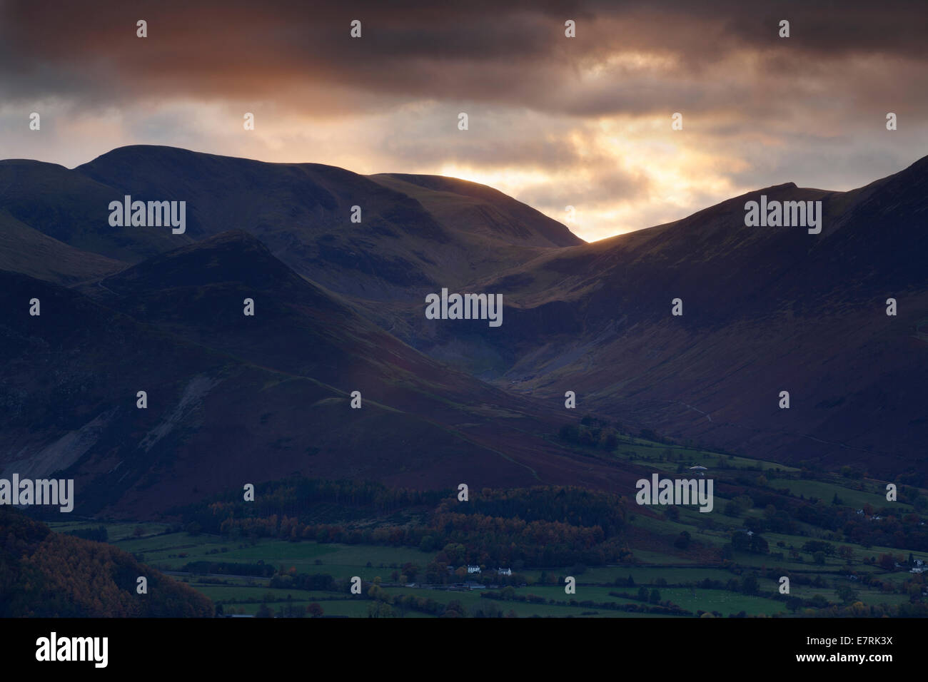 View towards the Newlands Valley and Causey Pike/Crag Hill, Lake ...