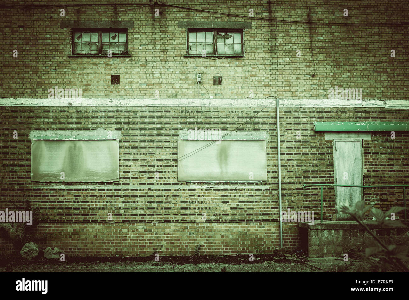 Broken factory hi-res stock photography and images - Alamy