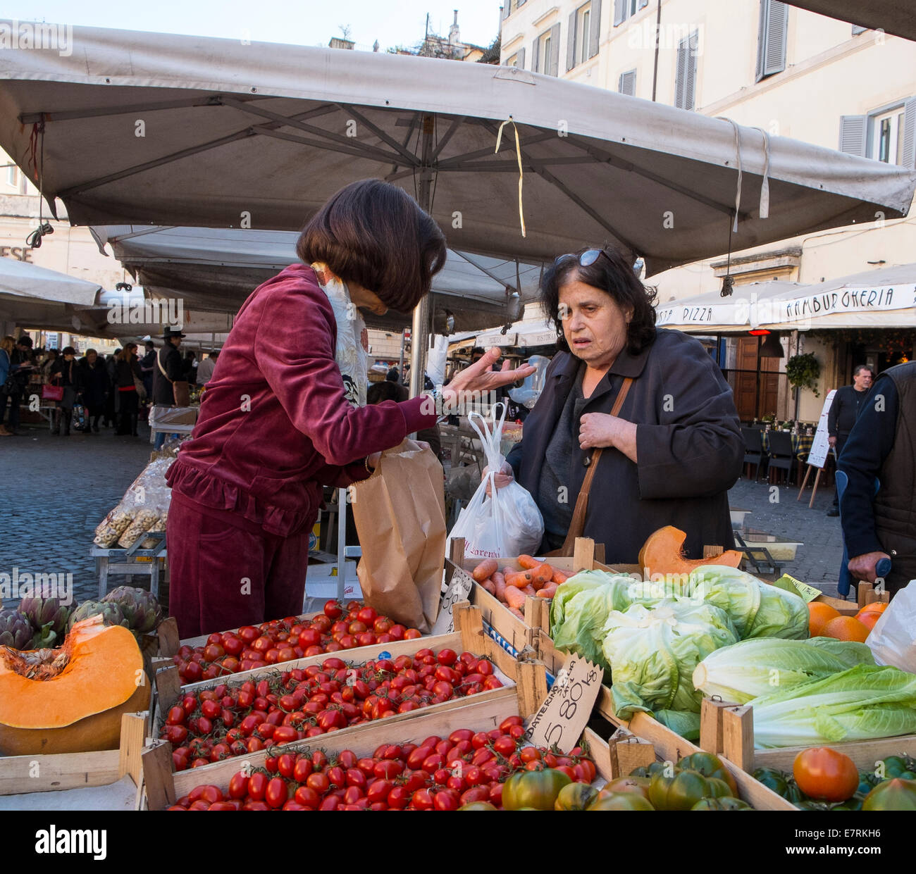 Vegetables vegetable market women hi-res stock photography and images - Alamy