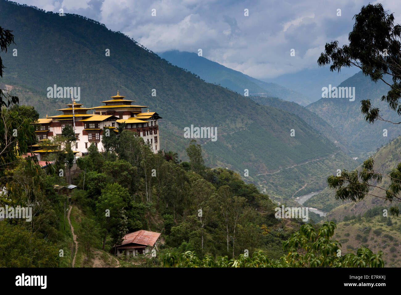 Bhutan trashigang architecture traditional hi-res stock photography and ...