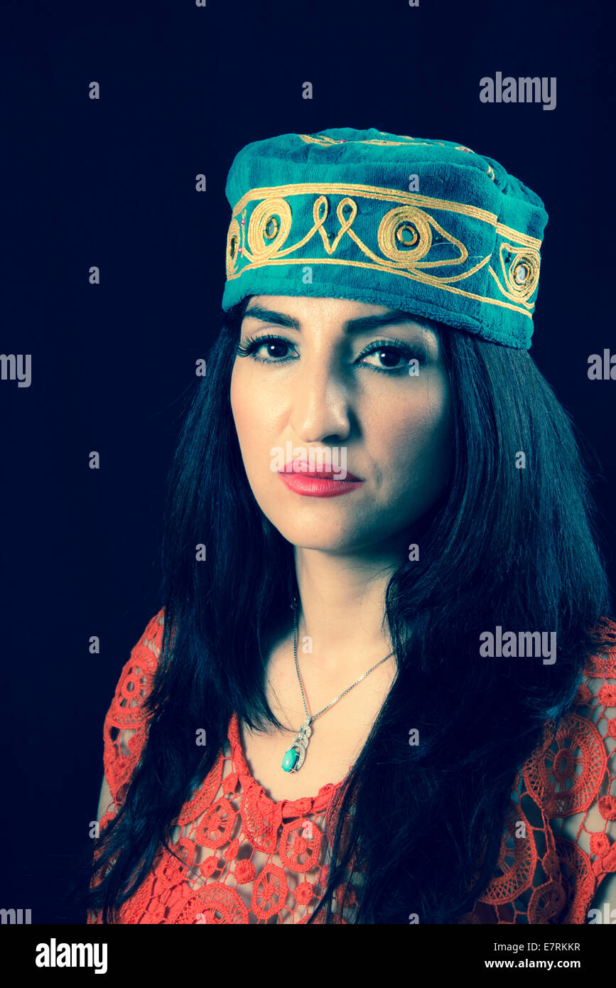 Woman wearing traditional middle eastern hat Stock Photo - Alamy